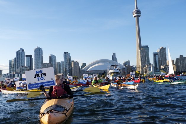 No Jets T.O.'s floating demonstration - NOW Magazine
