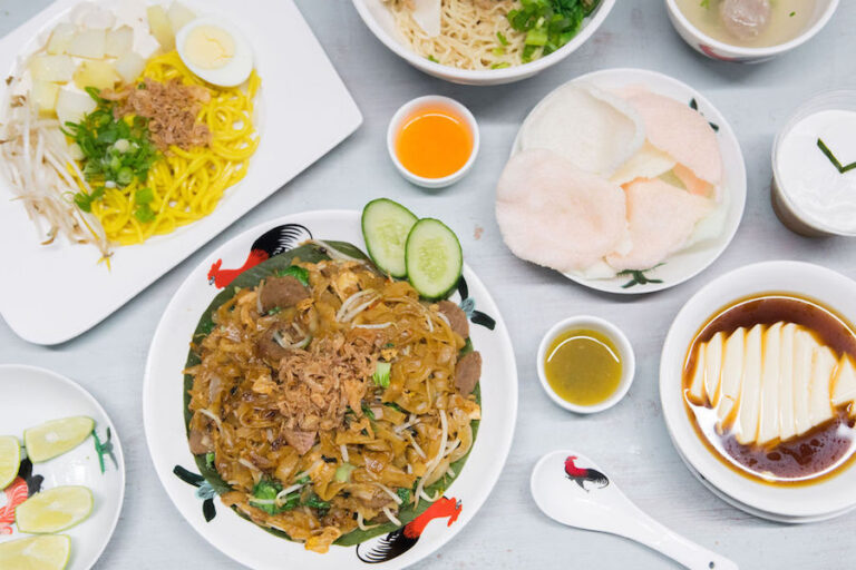 NaiNai Noodles brings Indonesian comfort food to King West