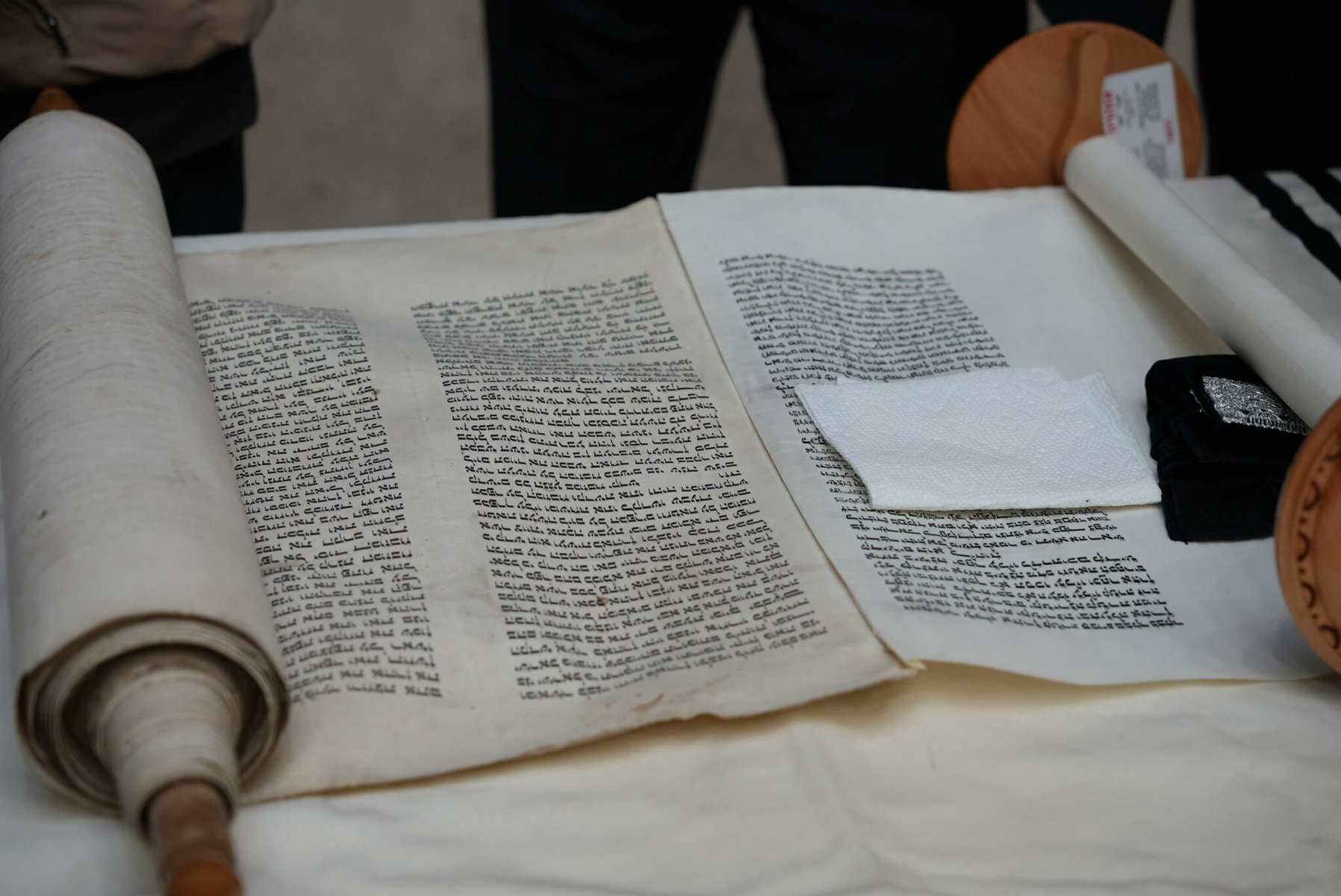 ‘It’s an honour’: Toronto Holocaust survivors rewrite nearly century ...