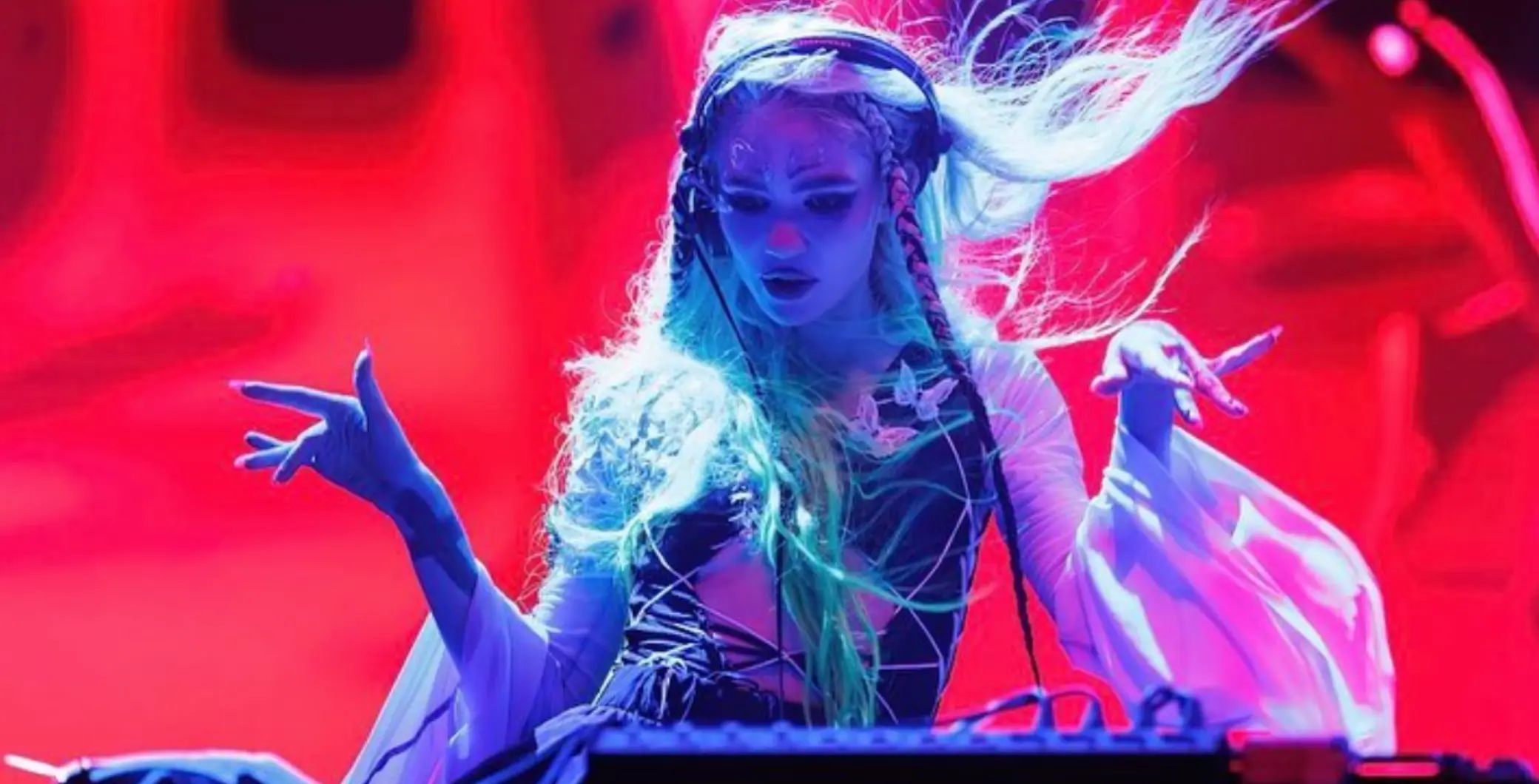 Grimes Apologizes After Technical Issues During Coachella Set