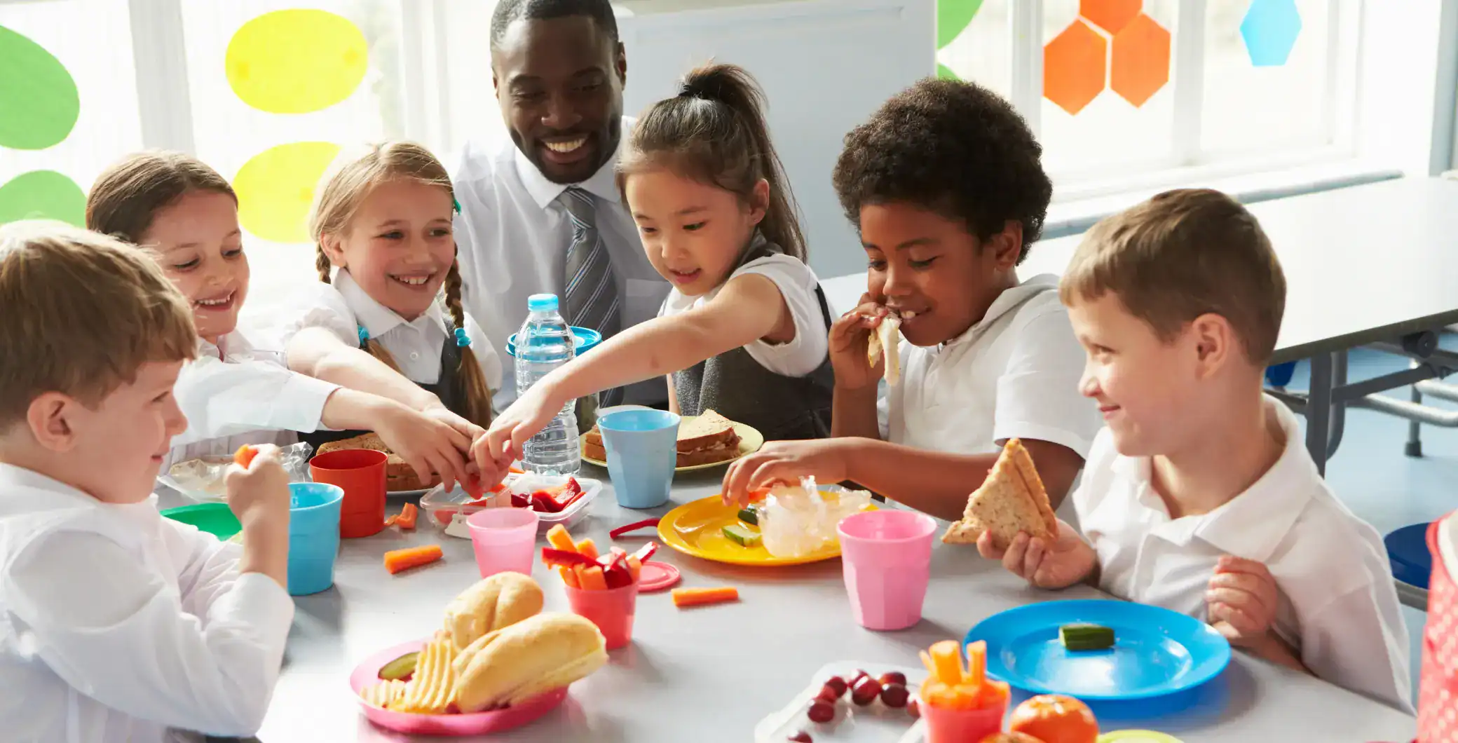 Ontario government signs massive deal with Trudeau Liberals for free ...