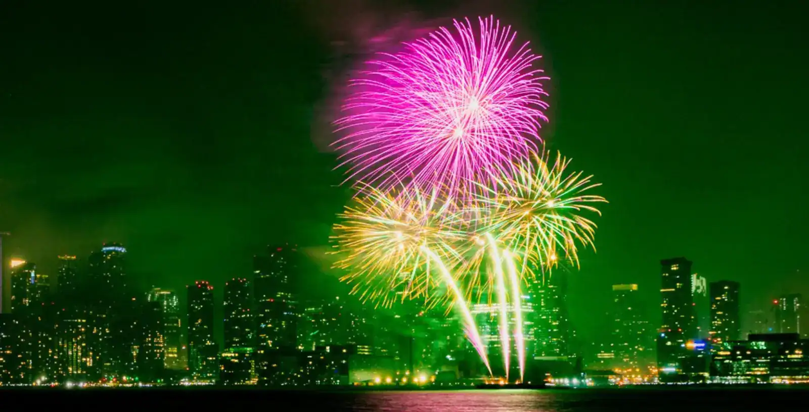 Cheers to the New Year! Ring in 2025 at this epic fireworks display in ...